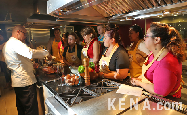 El chef Sumito Estévez cocinó junto a las lectoras de KENA. - El Horno ...